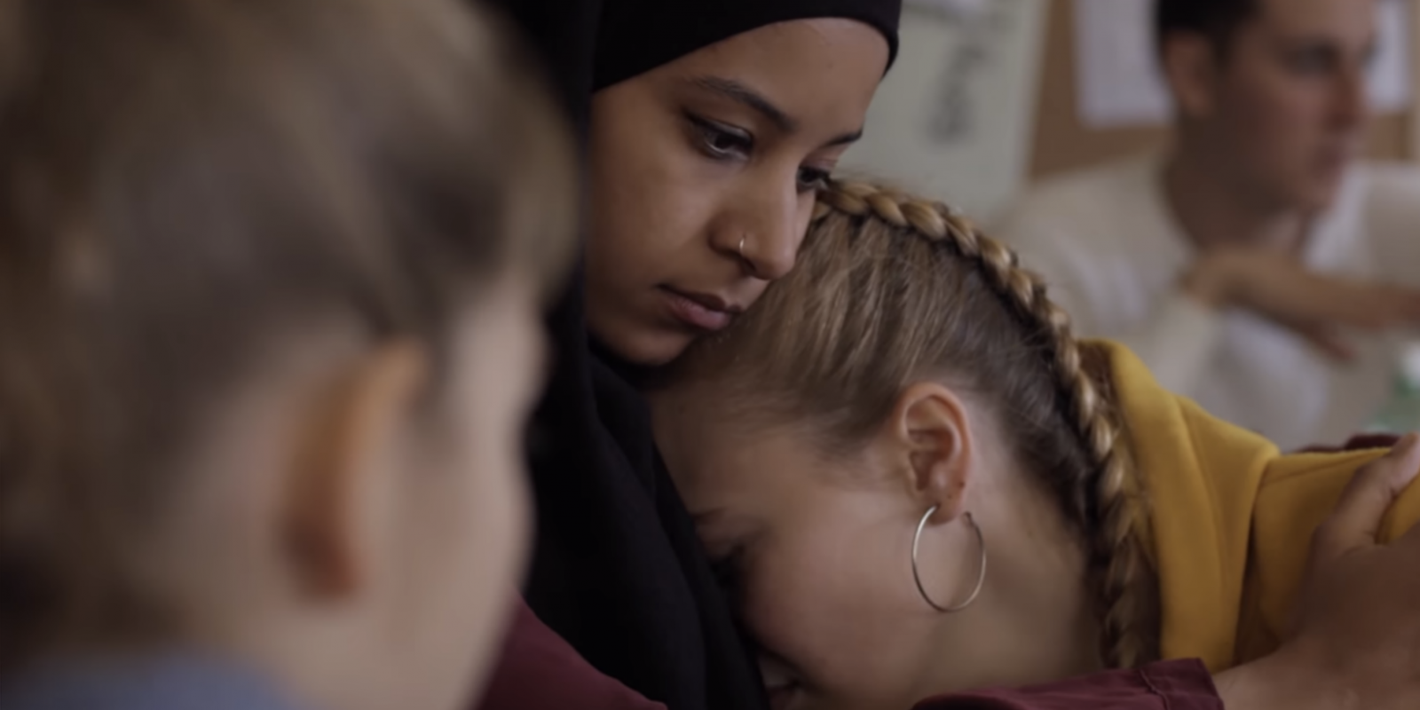 Cris y Amira, una amistad tan sana como necesaria - MEW Magazine