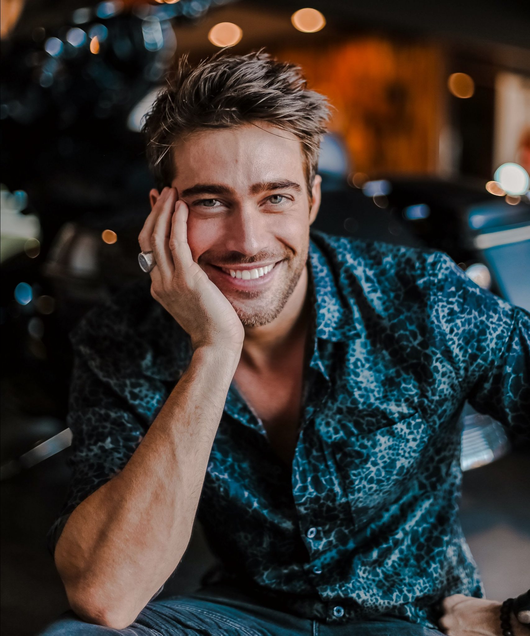 Rodrigo Guirao conquista en 'Rubí' - MEW Magazine