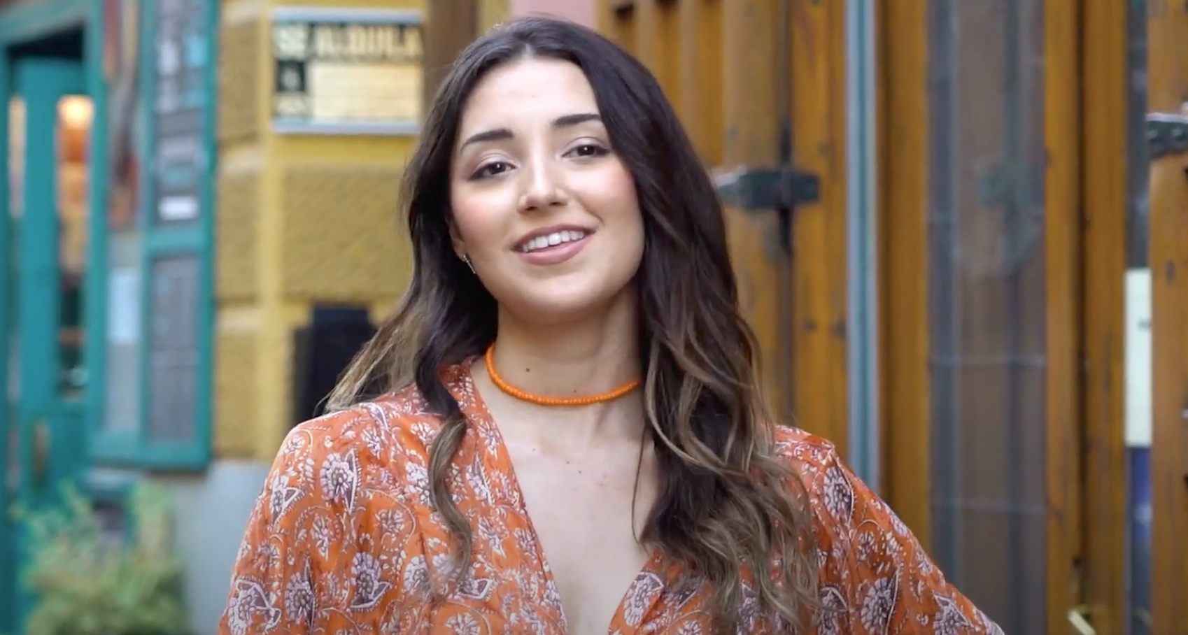 Neela presenta su nuevo tema 'Cerca pero lejos' - MEW Magazine