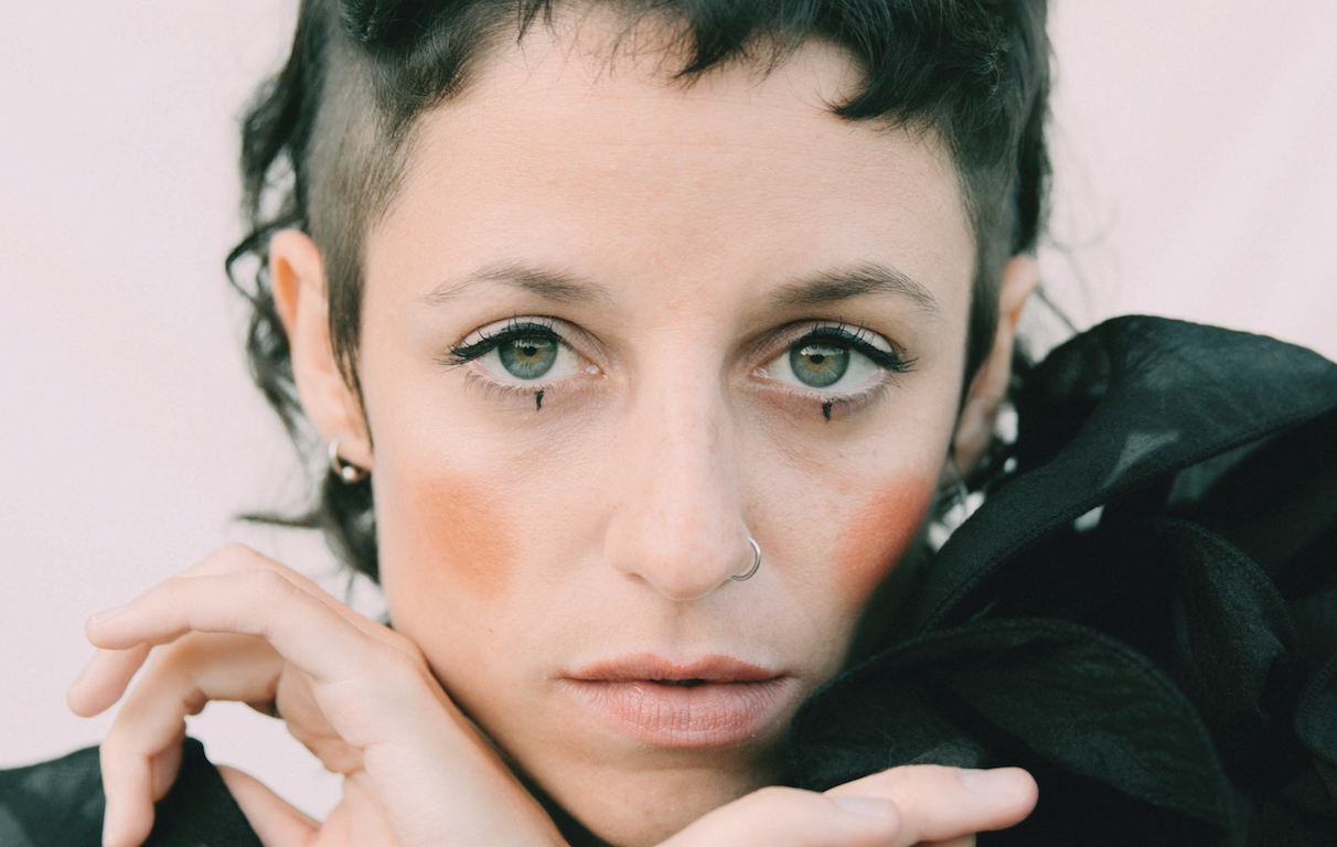 Travis Birds publica edición especial de 'Año X' - MEW Magazine