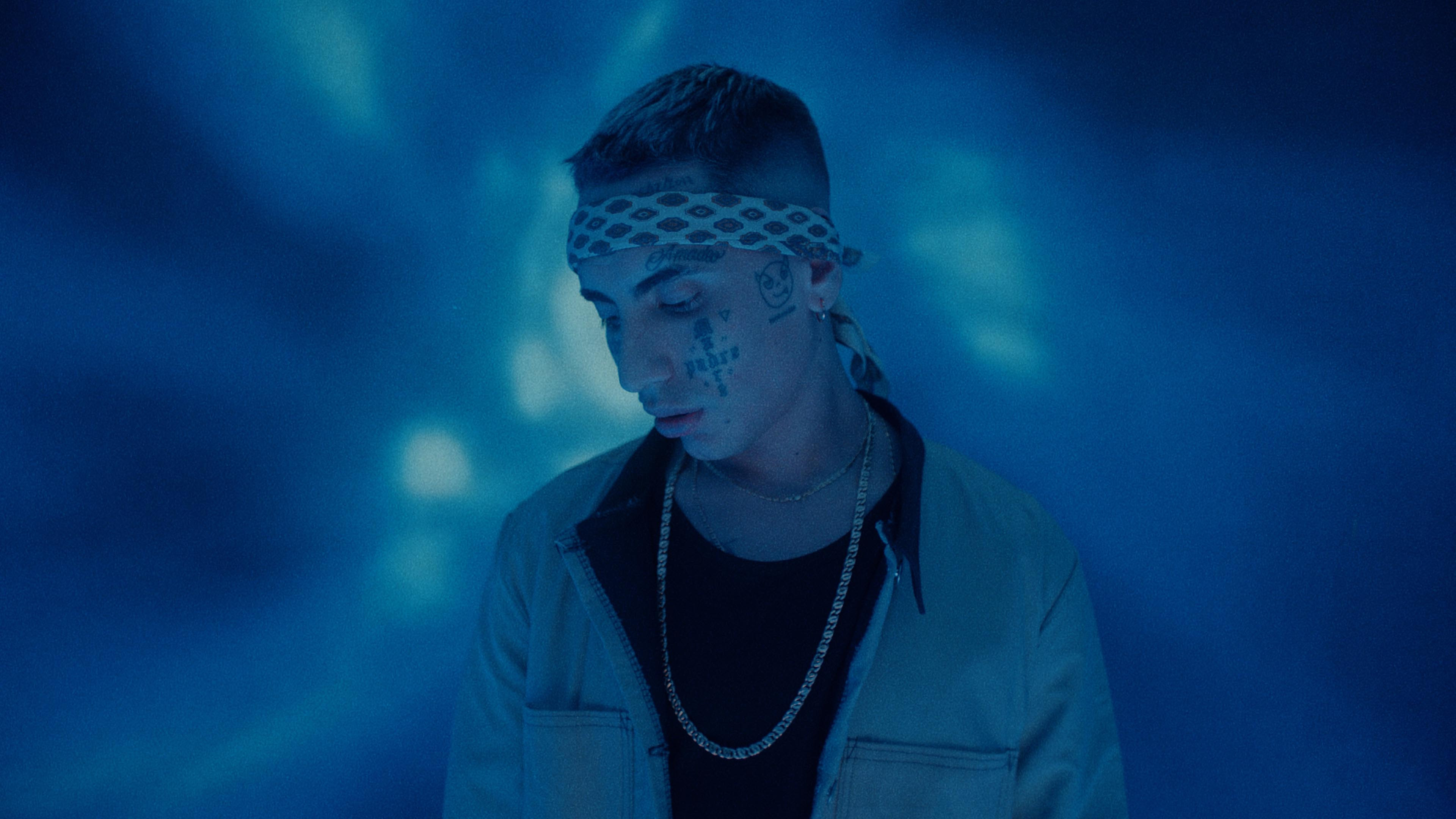 Neo Pistea quiere romperte la cintura con su nuevo videoclip