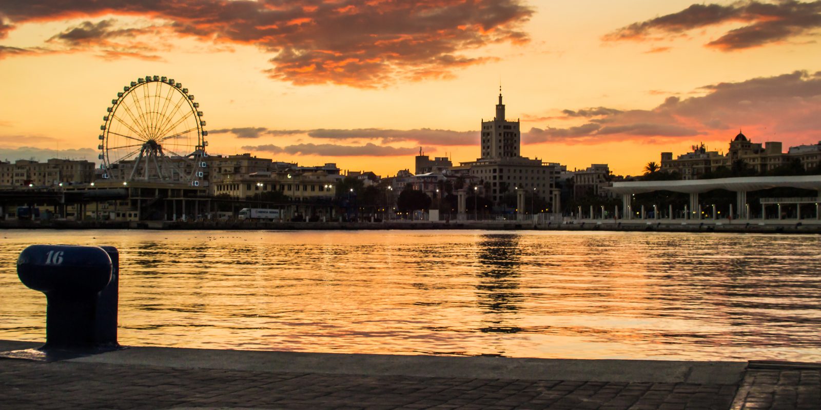 🔸 Málaga, la ciudad perfecta para empezar de cero - MEW Magazine