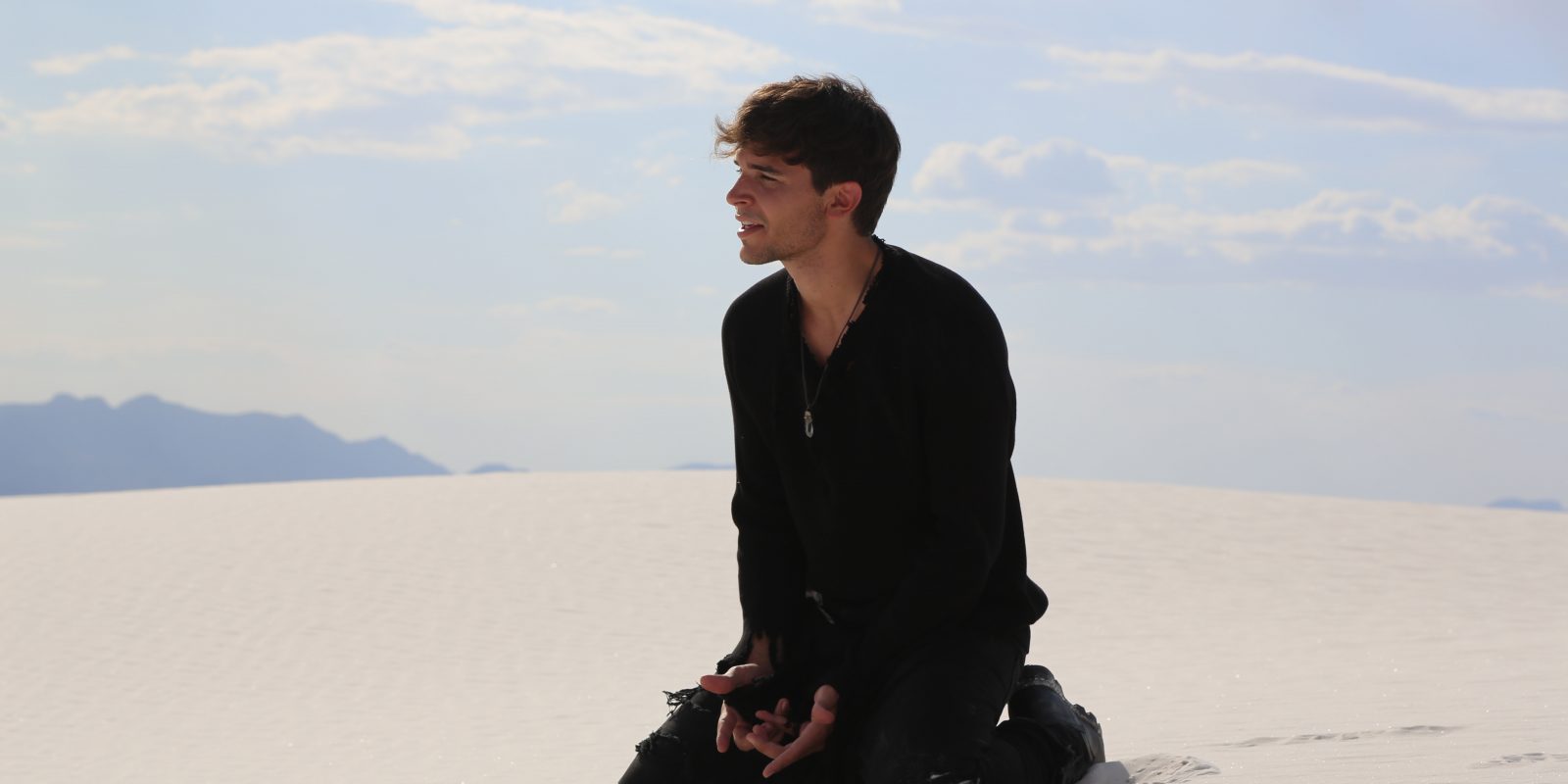 ️ Alejandro Santamaría publica el videoclip de 'Uno + Uno'