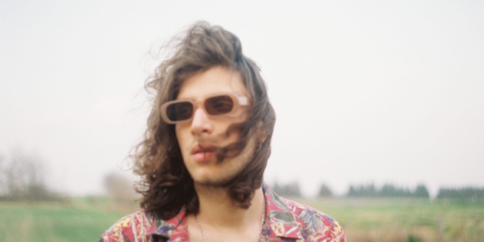 Color Sirena pregunta "¿Qué es el tiempo?" - MEW Magazine