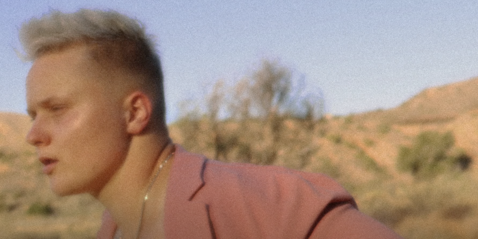 Miki Ratsula comparte 'Sugarcane' junto a Dana Williams