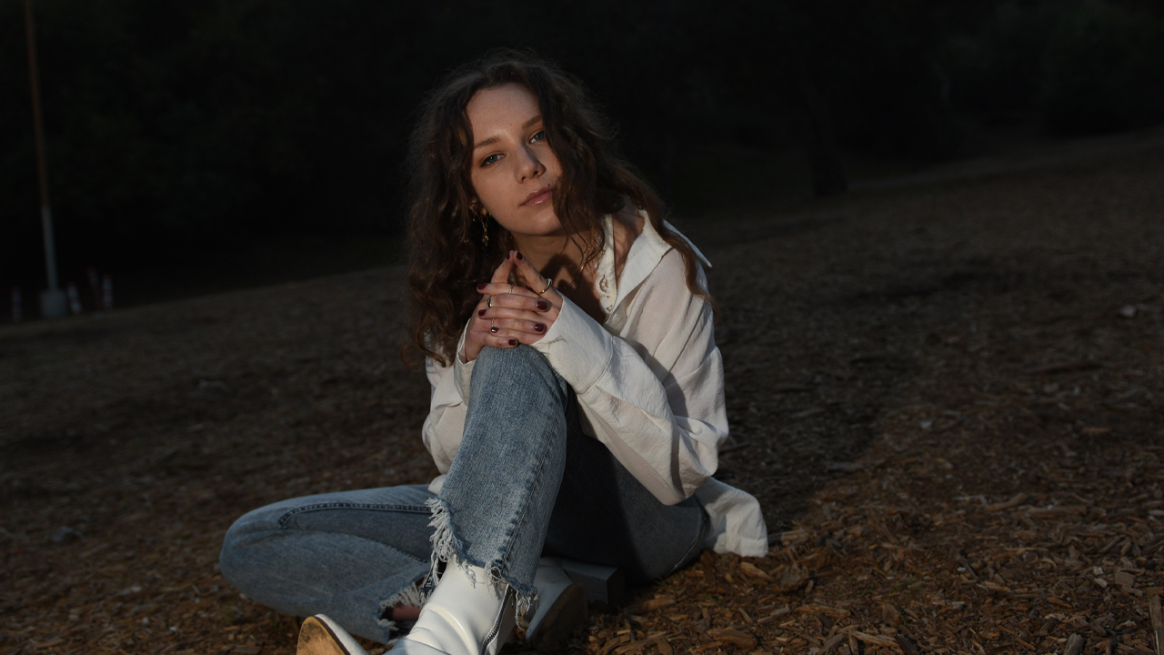 Emily James anuncia su próximo EP 'Illuminate' - MEW Magazine