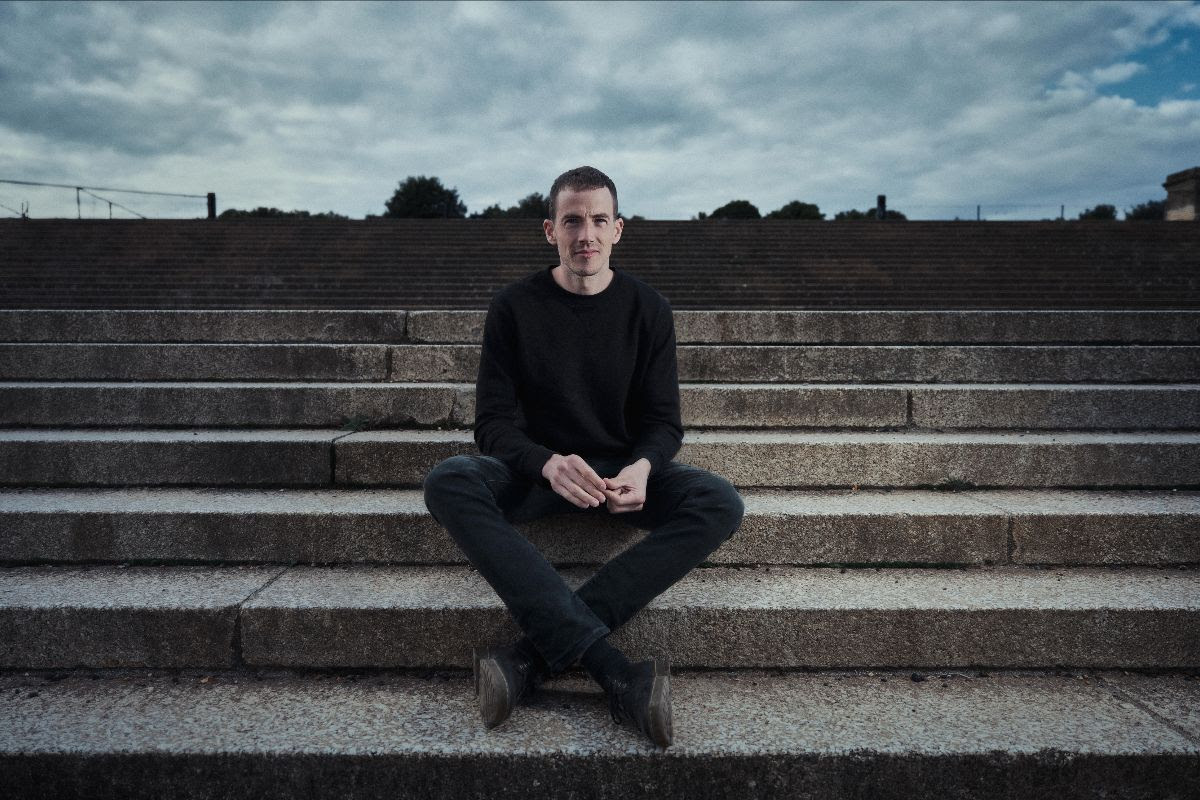 Charlie Cunningham lanza 'So It Seems" - MEW Magazine